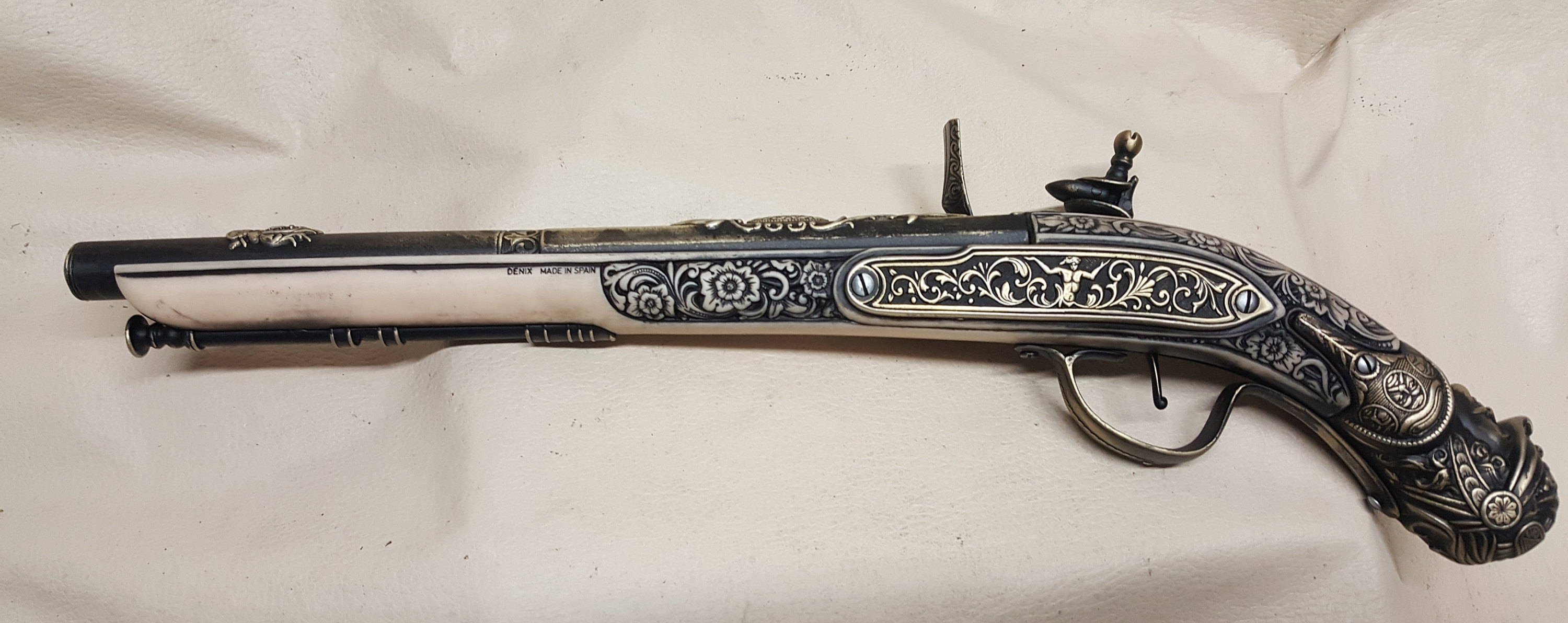 17th Century Aged German Flintlock Pistol - Eventeny