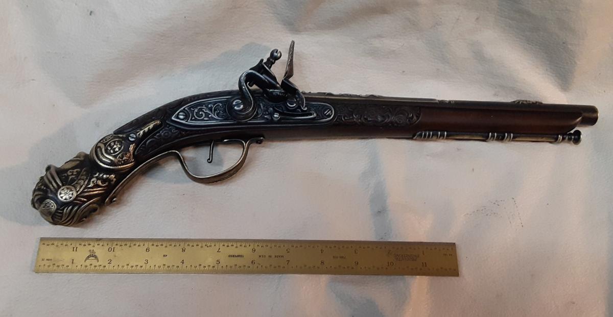 17th Century Aged German Flintlock Pistol - Eventeny