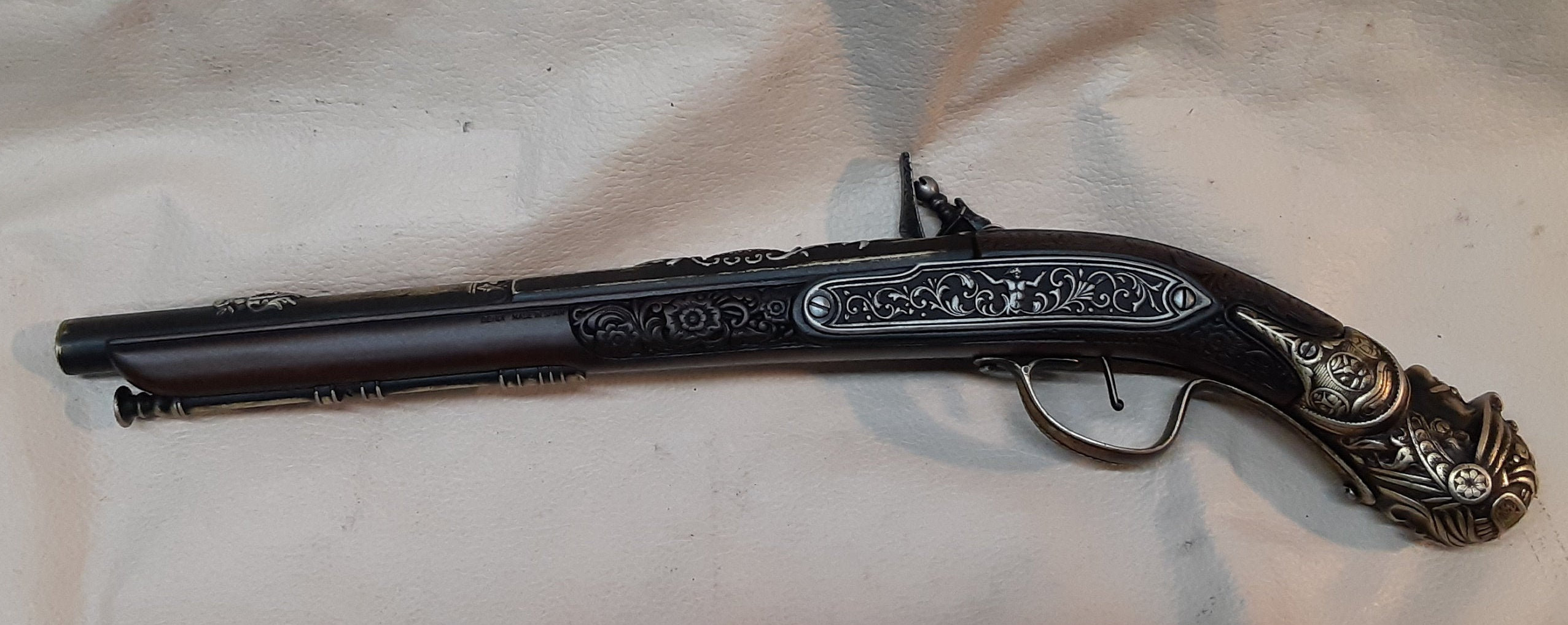 17th Century Aged German Flintlock Pistol - Eventeny