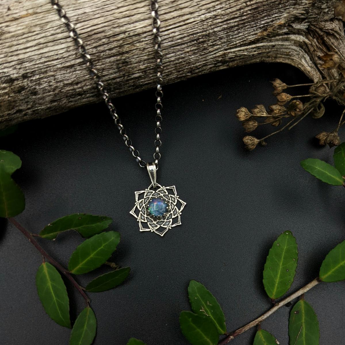 simple sterling silver flower mandala necklace - Eventeny