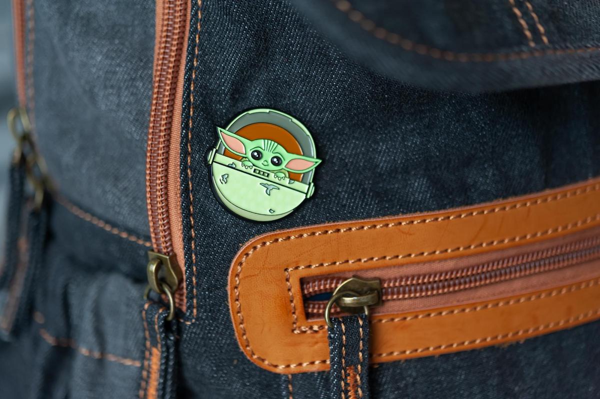 Star Wars Mandalorian Child In Carriage Exclusive Enamel Pin Planet ...