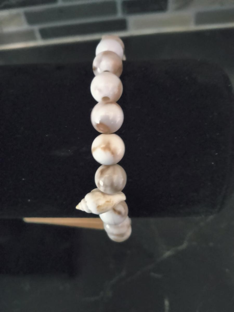 Shell and Beads stretch bracelet - Eventeny