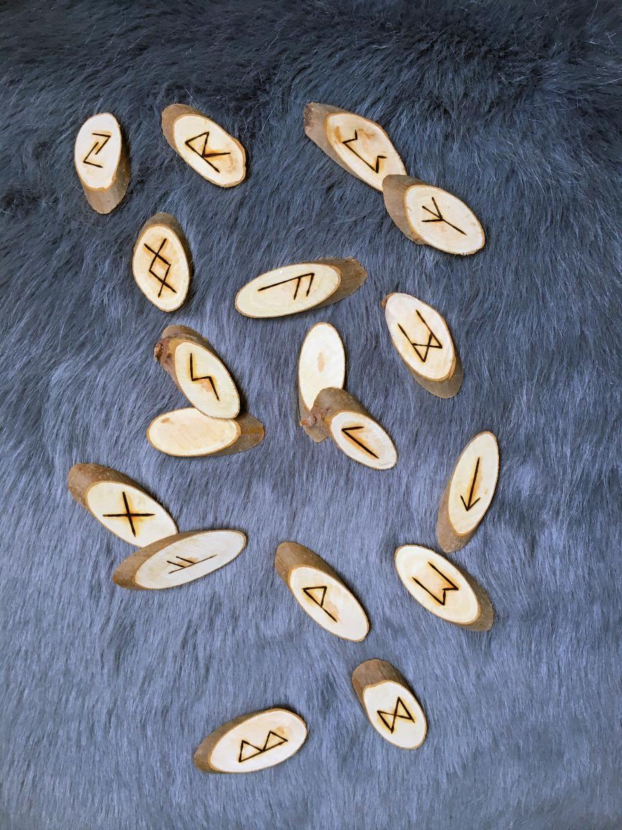 Rune Reading - Eventeny