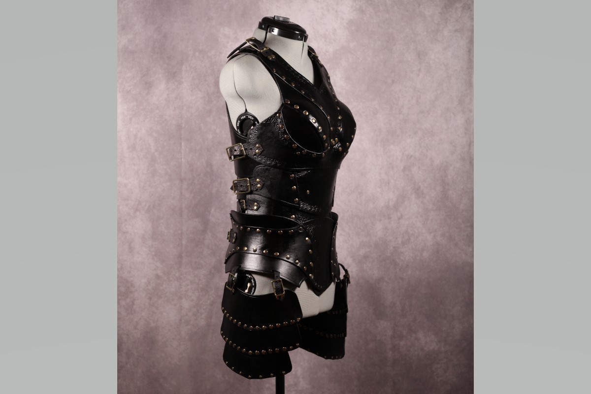 Female Warrior Breastplate And War Belt In Gloss Black With Tassets